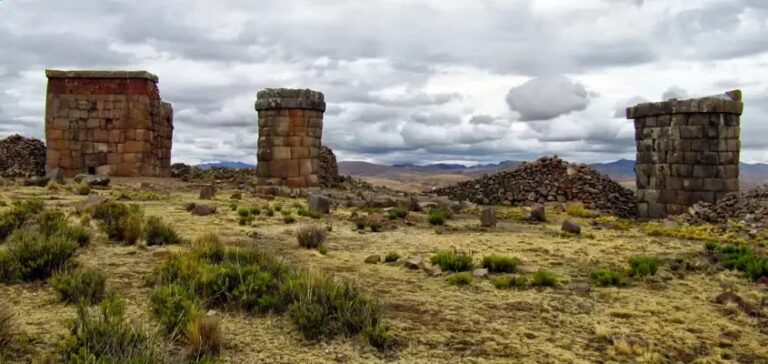 Complejo arqueológico de Cutimbo: Chullpas y torres funerarias de Puno ...
