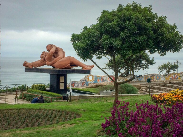 Parque del Amor Lima: Guía completa del romántico Malecón de Miraflores ...